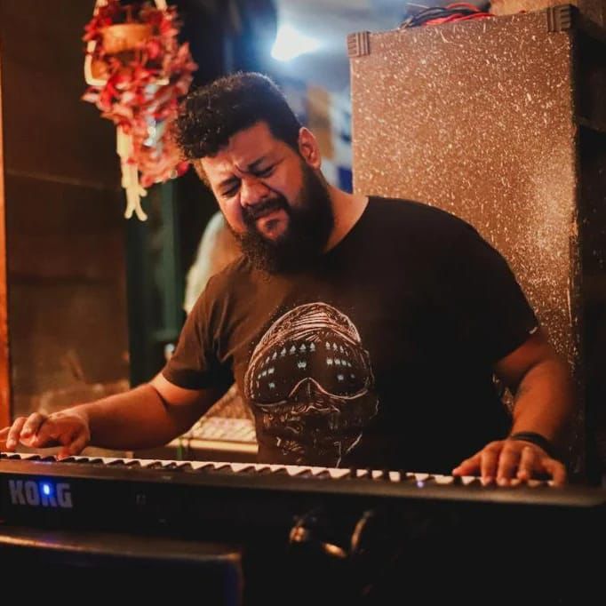 Charles D’or canta Renato Russo em especial no Dia das Mães - Diário Popular MG